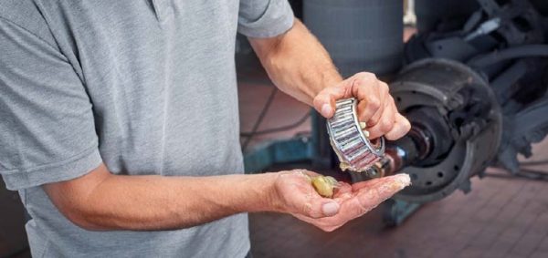 5 consejos para aprender a engrasar un camión - FUSO Blog | Venta de ...