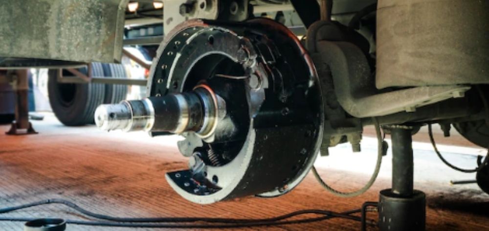 Cómo ajustar los frenos de tu camión en tan solo 7 pasos - FUSO Blog | Venta de camiones de ...